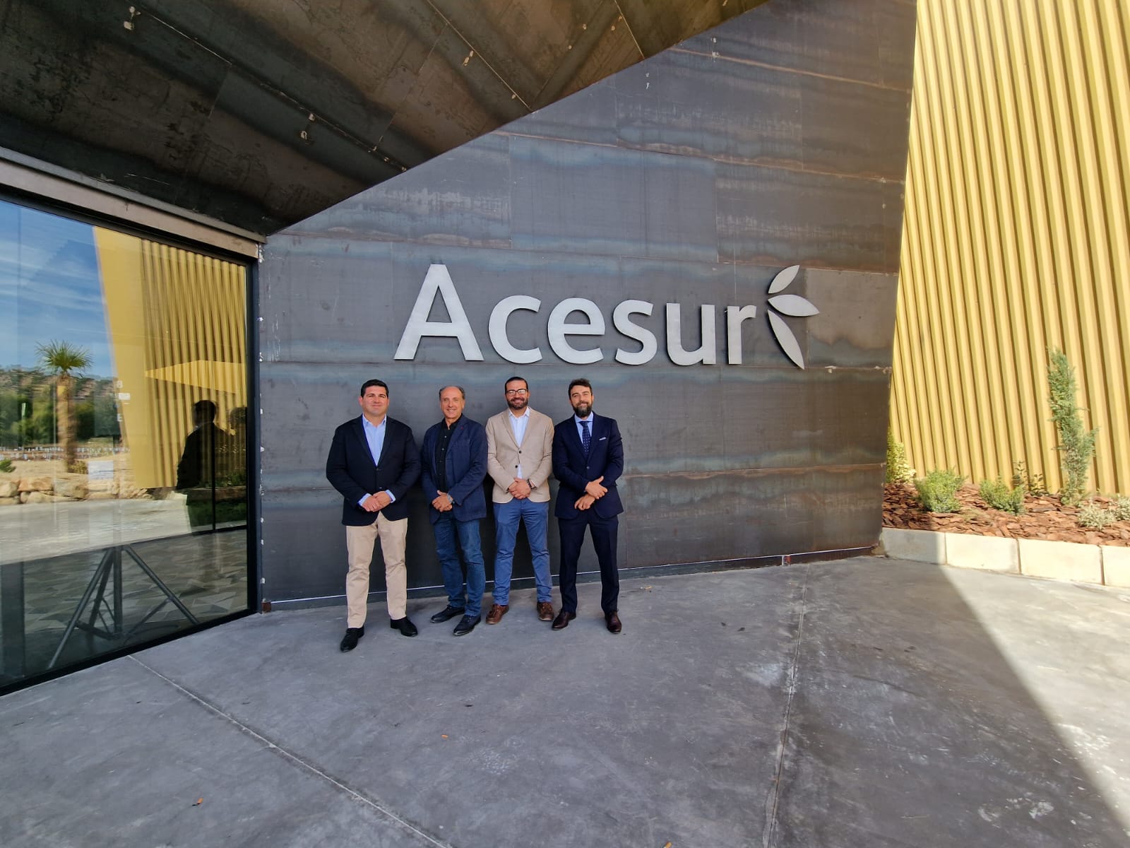 Calderón firma la innovadora almazara de Acesur inaugurada hoy en ...